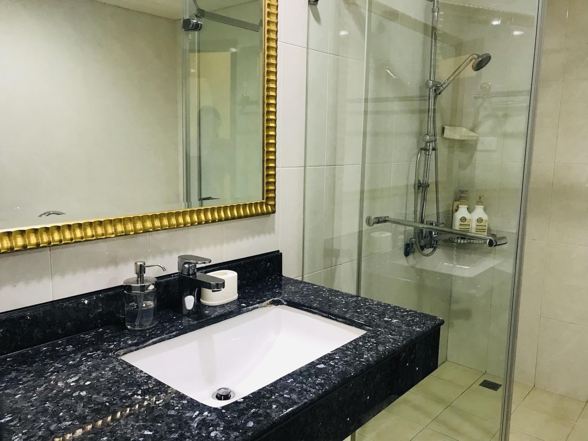 Feng Su - Travel Gay