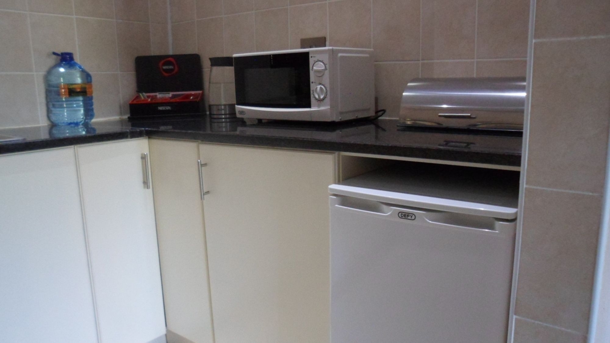 Queness Inn - Travel Gay