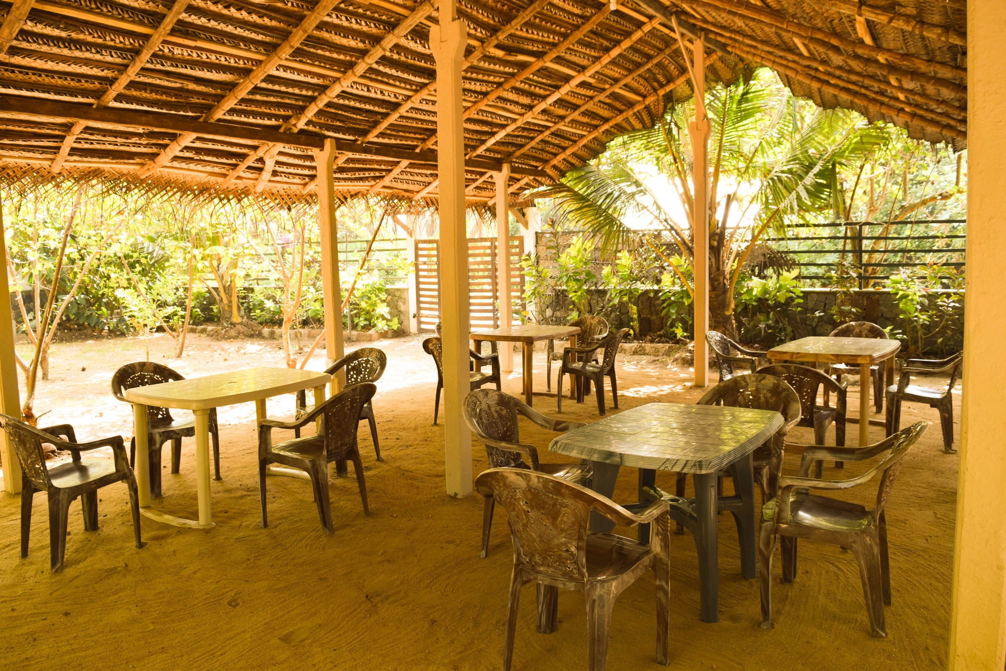 Lohas Beach Resort - Travel Gay